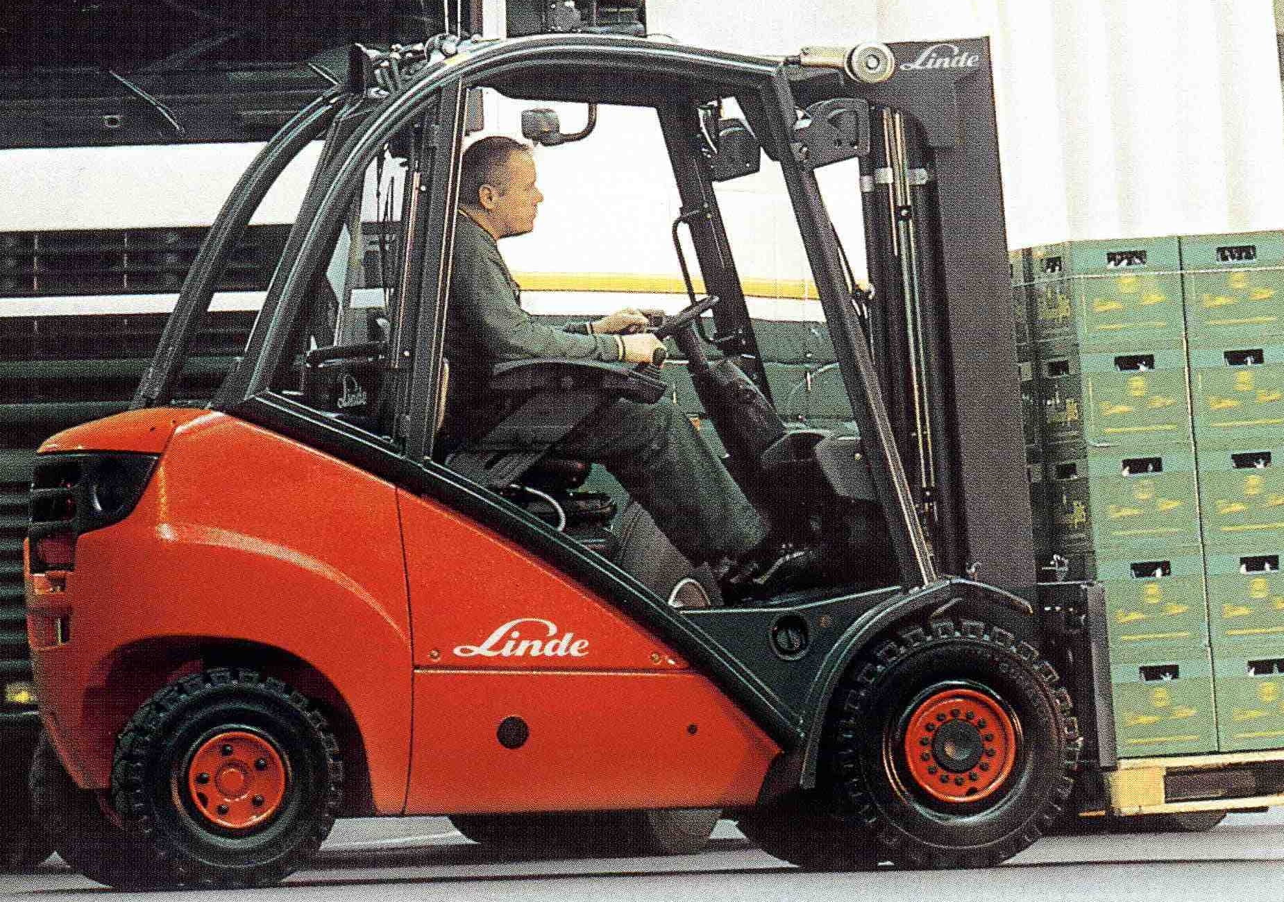 Carrello elevatore Linde 25 qli | SIDICOM GROUP S.R.L.